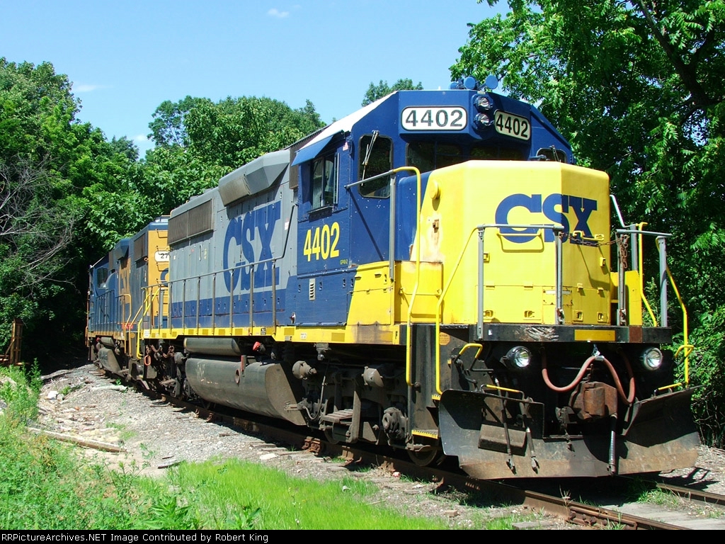 CSX 4402 B738